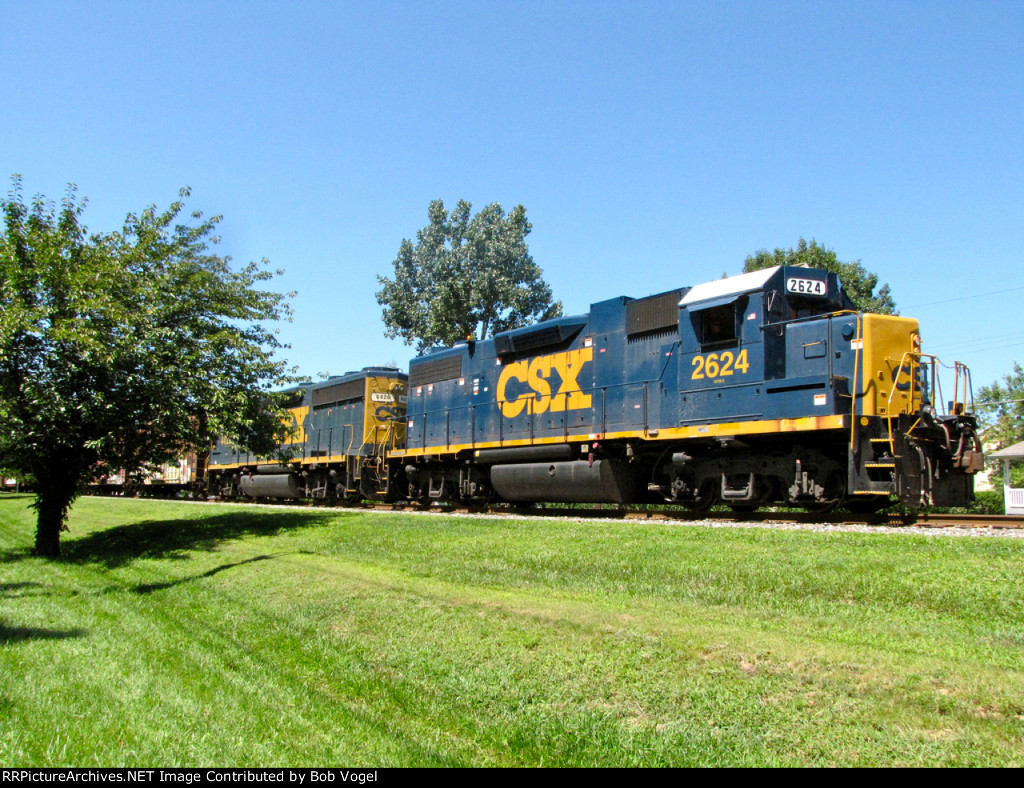 CSX 2624 and 4428
